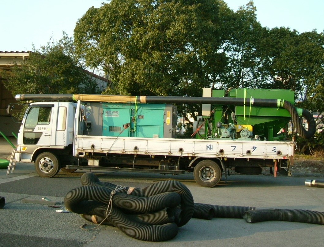 Vol.5 舗装版切削時の粉塵飛散防止の為の吸引装置 | 株式会社フタミ